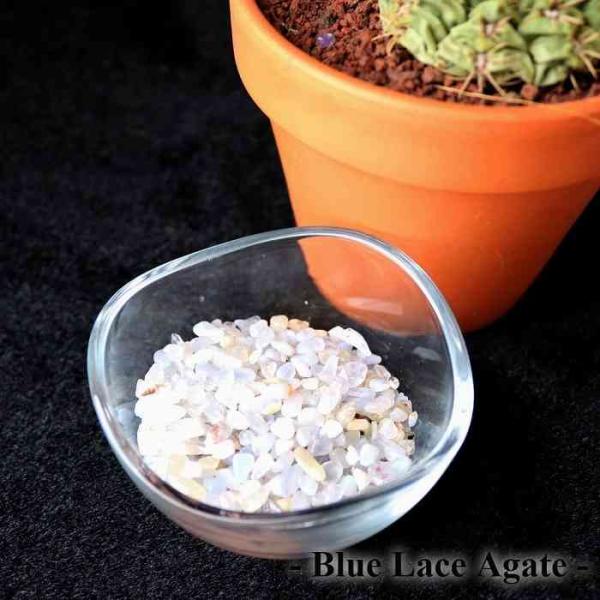 ブルーレース アゲート 極小粒 50gブルーレースアゲート の和名は 空色縞瑪瑙 です。ブルーレース は、気持ちが落ち着かなくなったり、イライラしてしまう時に石をじっと見つめていただくことで、良く晴れた日の青空のような、気持ちの良いイメージ...