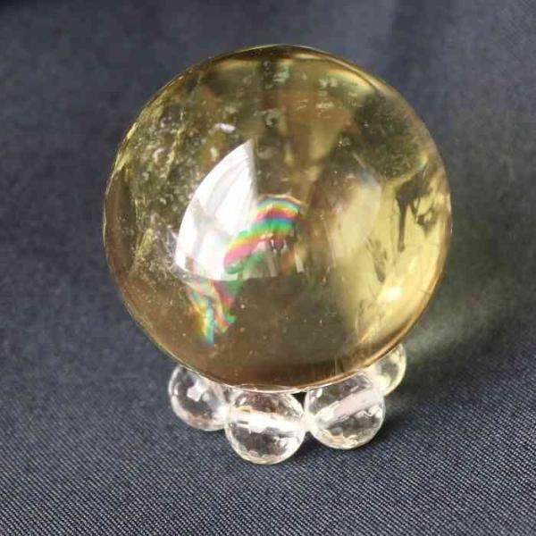 シトリン 虹入り 天然黄水晶 虹 黄水晶 丸玉 スフィア 35.4mm柔らかい雰囲気の水晶に虹が現れている シトリン アイリスクォーツ です。とても美しい水晶です虹は濃く美しい光がお楽しみいただけますよ※天然石は自然の贈り物です。人工物では...