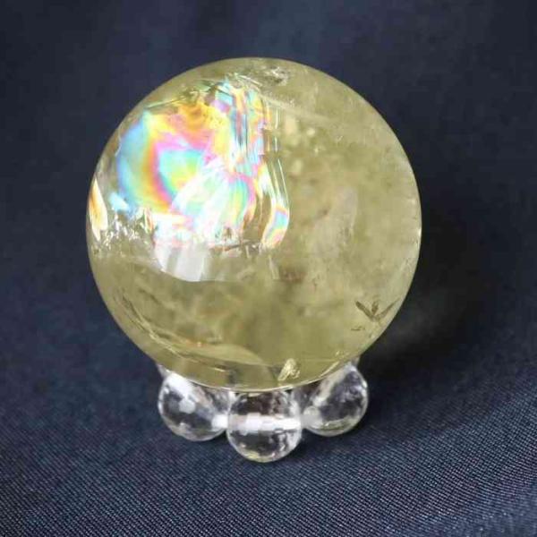 シトリン 虹入り 天然黄水晶 虹 黄水晶 丸玉 スフィア 35.5mm柔らかい雰囲気の水晶に虹が現れている シトリン アイリスクォーツ です。とても美しい水晶です虹は濃く美しい光がお楽しみいただけますよ※天然石は自然の贈り物です。人工物では...
