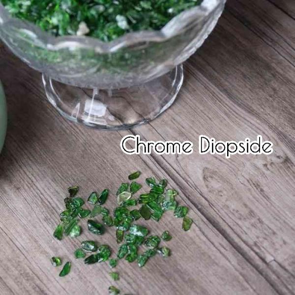 天然石 さざれ石 クロム ダイオプサイド 30g オルゴナイト ネイル ハーバリウム【 クロムダイオプサイト】深く鮮やかな緑色のダイオプサイトはクロムダイオプサイトと呼ばれています。発想力や決断力、コミュニケーション能力などをアップさせるパ...