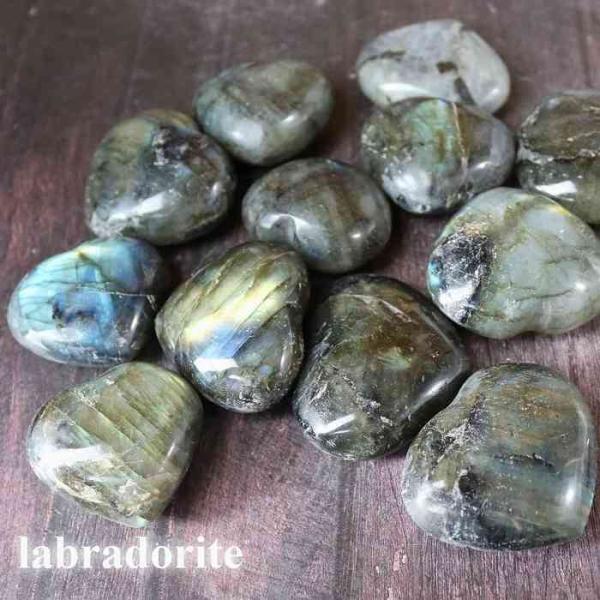 ラブラドライト ハート タンブル Sサイズ 1点 置物 インテリア 飾り 重さ：20〜30ｇ表面に傷が見られる場合がございます。石の特性がございますのでご了承くださいませ。比較的割れやすい石のため、注意が必要です。【ラブラドライト】ラブラド...