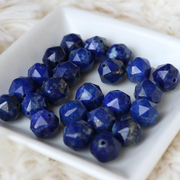 ラピスラズリ スターカット 1粒 販売 ハンドメイドにサイズ（平均）8ｘ8mm在庫より１つお選び致します。こちらのパーツを使用したオーダーブレスレットお作り致します。お気軽にお問い合わせください。ちょい足し 新入荷 ビーズ 天然石 パーツ ...