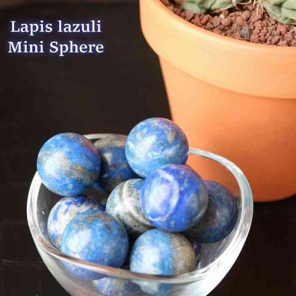 ミニ ラピスラズリ 丸玉スフィア 20mm 1個※在庫より1点お選びします1個販売台座が必要な場合は6mmの多面スターカット水晶でお作りします。※天然石は自然の贈り物です、人工物ではございませんので、成長過程でのクラック（欠け）やインクルー...