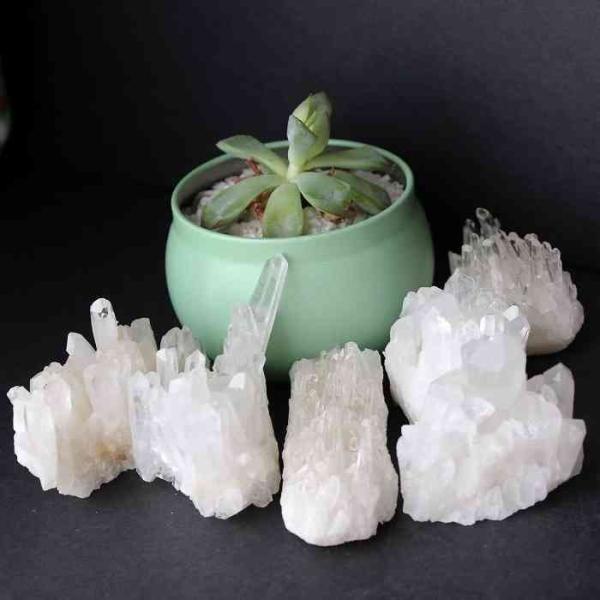 水晶 クラスター 中国 四川省産 ブラジル産 30g程度ブラジル産、中国産のミニサイズ水晶クラスターになります。厳選してお届け致します。水回りや玄関などの浄化にお使い頂ける他、盆栽や観葉植物と一緒に飾られるのもオススメです。小さいなクラスタ...