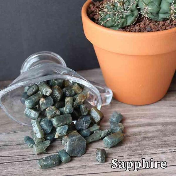 希少 サファイア 粒 さざれ 石 原石 10g写真２枚目3枚目は10ｇの写真になります。※加工時の匂いがついております、匂いに敏感な方はご遠慮くださいませ。※輸送時に石同士がぶつかり、表面が白っぽくなる場合がございます。　その際は少量のオリ...