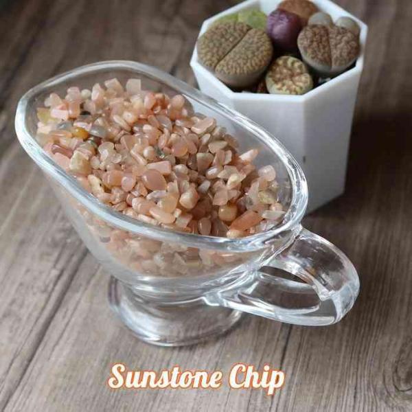 サンストーン 極小粒 さざれ石　60g【サンストーン】サンストーンの輝きは、邪気を払い、マイナスのエネルギーをプラスに変えて、持ち主を守ってくれるといわれています。心にかかった暗雲を吹き飛ばし、生きる希望と幸福感を与えてくれます。自立を促す...