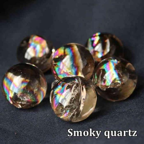 スモーキー アイリス クォーツ 天然水晶 虹 煙水晶 茶水晶お任せ1点23〜25mm眩しい煌めき、透明度の高い水晶、七星陣として飾ることもできます！開運アイテムとして、飾られると運気もアップ。※天然石は自然の贈り物です。人工物ではございませ...