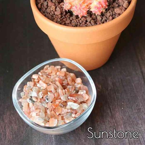 サンストーン　さざれ石　30g 天然石 オルゴナイト インテリア【サンストーン】サンストーンの輝きは、邪気を払い、マイナスのエネルギーをプラスに変えて、持ち主を守ってくれるといわれています。心にかかった暗雲を吹き飛ばし、生きる希望と幸福感を...