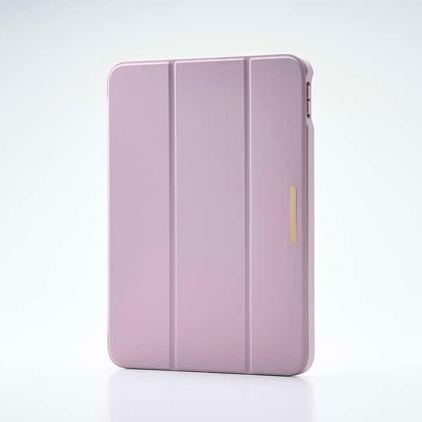 さらりとした表面の質感とゴールドパーツで上品さを演出するフラップケースです。背面はクリアで端末のデザインを引き立てます。