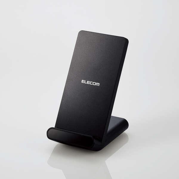 スマートフォンを置くだけで5Wで充電ができる、Qi規格対応ワイヤレス充電器です。2枚のコイルを搭載し、スマートフォンを縦置き・横置きしても充電可能です。ゆったりと接続できる長さ約1mのケーブルが付属しています。