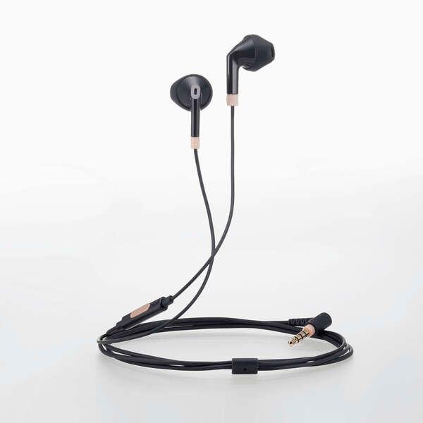 インナーイヤー型でこもりがなく自然な音質が楽しめる。私らしい仕事道具で毎日をもっと輝かせる、“ILMF”シリーズの有線ステレオヘッドホンです。