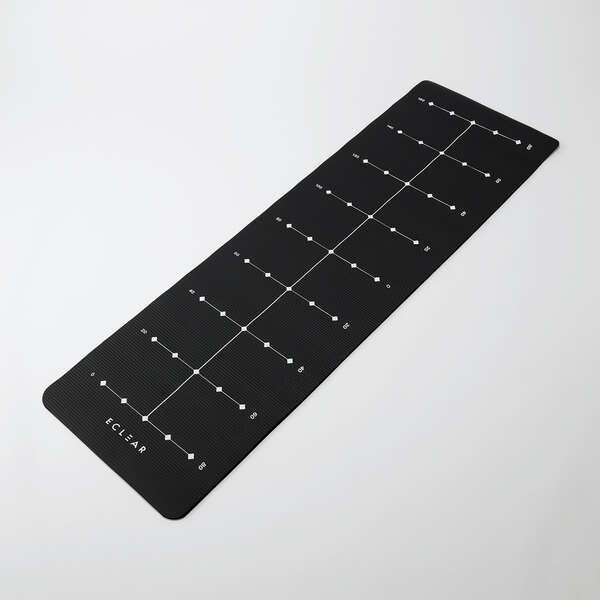 激しい動きのトレーニングにも使いやすい、すべりにくいトレーニングマットです。マットの両面に波形加工を施してグリップ力を高めています。フローリングの上でもずれる心配が少なく、マットの上に置いた手足もすべりにくいのでトレーニングに集中できます。...