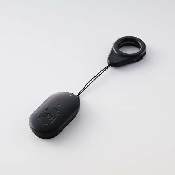 集合写真などの撮影におすすめ!Bluetooth(R)接続で離れた場所からスマホカメラのシャッターを切れる、ワイヤレスリモコンです。スマートフォンを自撮り棒や三脚に装着し、シャッターを切れば手ブレを抑えて撮影ができます。