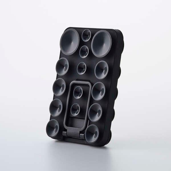 日常の“ながらスマホ”をより便利に!壁や鏡、窓ガラスなどの平らな面に、タコの吸盤のようにピタッと吸着する“TakoPita”スマホパッドです。MagSafe非対応のスマートフォンやケースにも対応し、両手を使わずに画面操作や動画視聴が可能。縦...