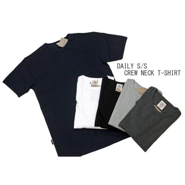 AVIREXアヴィレックス デイリーショートスリーブ Tシャツクルーネック 7835934006　￥2,970テンションの強いライクラ糸を入れたリブ編み素材を採用。しっかりした風合いが特徴でヘビーローテーションでの着用にも耐えうる耐久性を兼...