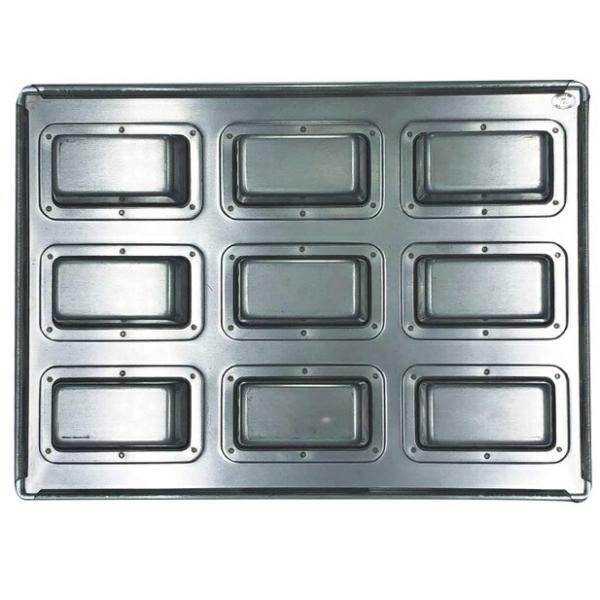 ●生産国:日本●深いデザインのフィナンシェ型です。定番のフィナンシェ型にかなり厚みを増しているため、贅沢な味わいを感じられる型になっています。●熱伝導も良く焼き色も均一に仕上がり、また空焼き不用のため軽く水洗いをするだけですぐにお使い頂けま...