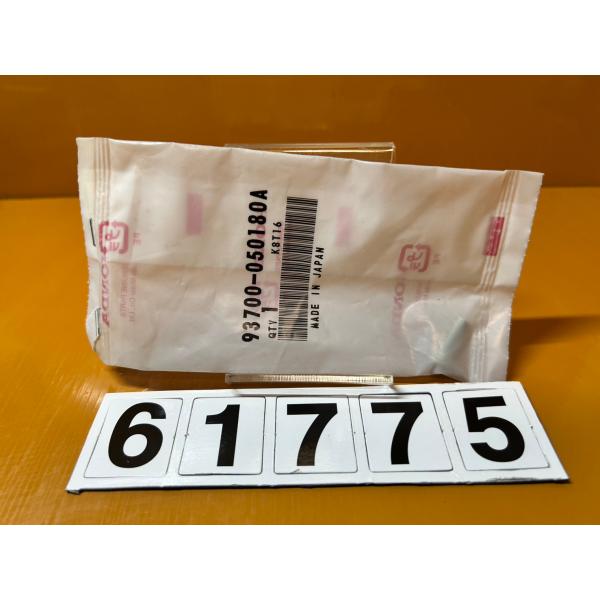 【普通郵便・送料無料!!】61775 新品 HONDA ホンダ 純正パーツ　93700-050180A