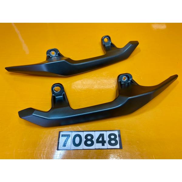 【送料無料!!】70848 中古 HONDA ホンダ ADV150 KF38 グラブバー タンデムバー 左右 77340-K0W-T000