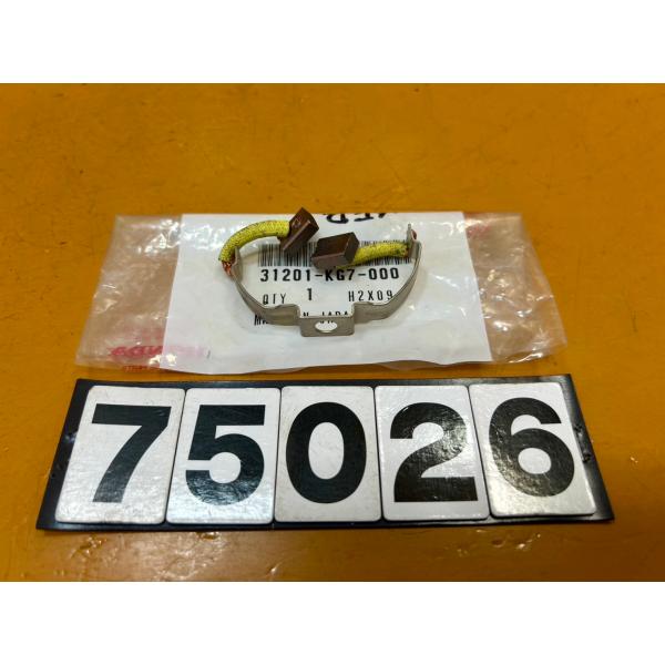 【送料無料!!】75026 新品 HONDA ホンダ VF750 TRX125H CB650 CBX250純正ブラシ セルモーター31201-KG7-000