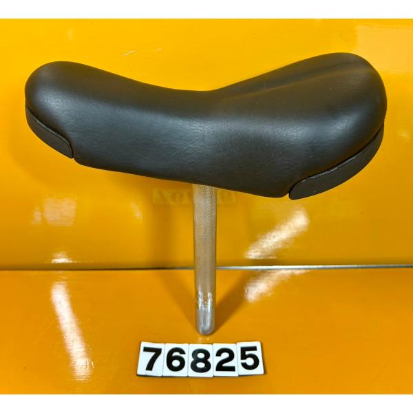 【送料無料!!】76825 新品一輪車椅子 シート サドル