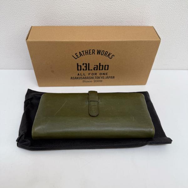※ヤフオクでは10枚の画像に制限されています。 [ ヤフーショッピングの商品情報 ][1] にて追加画像を確認できる場合があります。たくさんのカードポケットが備わった機能性の高い長財布です。レザー表面に擦れが多くあり、やや使用感がありますが...