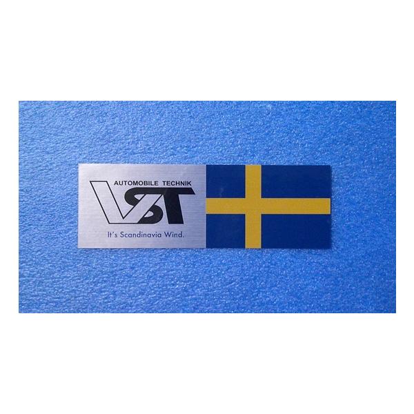 ボルボ　VSTステッカー　VOLVO AUTOMOBILE TECHNIK※1枚※大きさ：約120mm×40mmVSTのロゴとボルボの発祥の地であるスウェーデンの国旗をモチーフにしたステッカーです。こちらの商品は日時指定できません。休業日は...