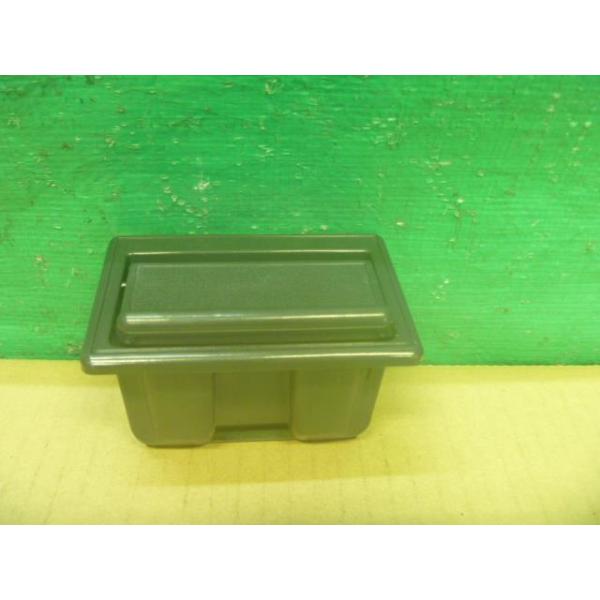 **** 商品説明を必ずご確認ください ****部品管理番号：000015070269150部品名：灰皿部品区分：リサイクル品車名：タウンエース車両タイプ名：4DBOXワゴン通称型式：YR20GMEZ認定型式：E-YR20G年式：1989年...