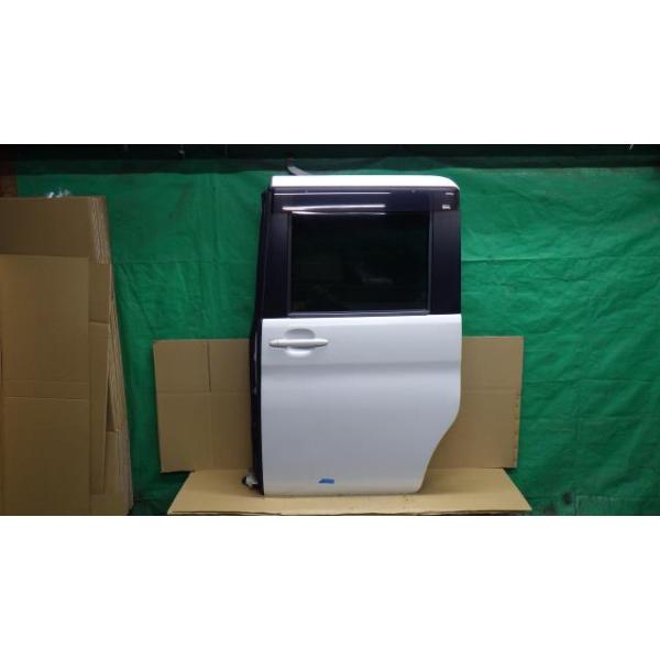 **** 商品説明を必ずご確認ください ****部品管理番号：000024110213400部品メーカー：セーフティーメーカー純正品番：67004-B2130部品名：左RドアASSY部品メーカー品番：M31Q8部品区分：リサイクル品部品カラ...