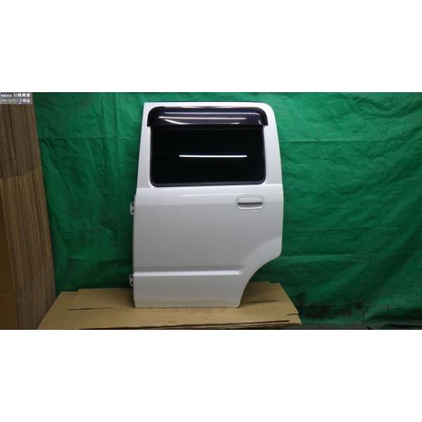 **** 商品説明を必ずご確認ください ****部品管理番号：000025060213400部品メーカー：セントラルメーカー純正品番：68004-58J01部品名：左RドアASSY部品メーカー品番：M262部品区分：リサイクル品部品カラー：...