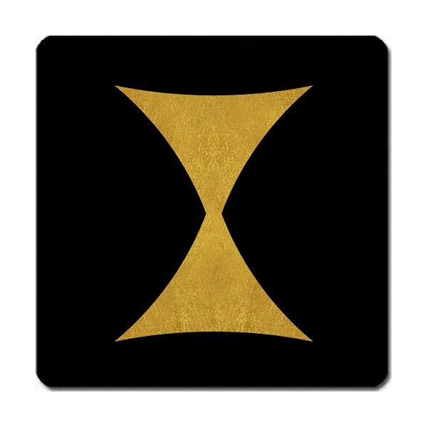 ・耐水性のある艶消しタイプの家紋シールです・かばん、車など平面な部分にご自由に貼れます・海外へのお土産などに最適です・本体サイズ：10cmx10cm・材質：塩ビ艶消しラミネート・こちらの商品は全国送料無料で発送いたします・日本郵便のクリック...