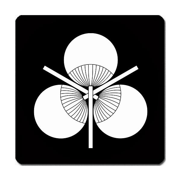 ・耐水性のある艶消しタイプの家紋シールです・かばん、車など平面な部分にご自由に貼れます・海外へのお土産などに最適です・本体サイズ：10cmx10cm・材質：塩ビ艶消しラミネート・こちらの商品は全国送料無料で発送いたします・日本郵便のクリック...