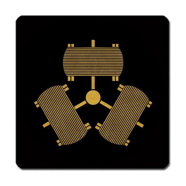 ・耐水性のある艶消しタイプの家紋シールです・かばん、車など平面な部分にご自由に貼れます・海外へのお土産などに最適です・本体サイズ：10cmx10cm・材質：塩ビ艶消しラミネート・こちらの商品は全国送料無料で発送いたします・日本郵便のクリック...