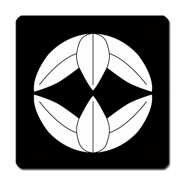 ・耐水性のある艶消しタイプの家紋シールです・かばん、車など平面な部分にご自由に貼れます・海外へのお土産などに最適です・本体サイズ：10cmx10cm・材質：塩ビ艶消しラミネート・こちらの商品は全国送料無料で発送いたします・日本郵便のクリック...