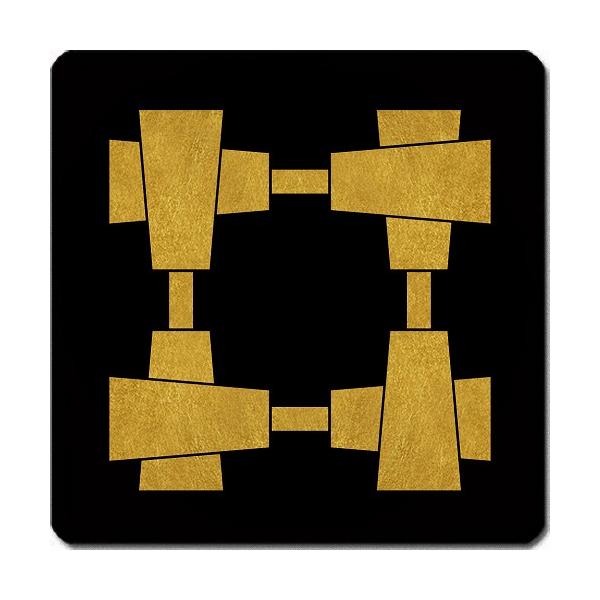 ・耐水性のある艶消しタイプの家紋シールです・かばん、車など平面な部分にご自由に貼れます・海外へのお土産などに最適です・本体サイズ：10cmx10cm・材質：塩ビ艶消しラミネート・こちらの商品は全国送料無料で発送いたします・日本郵便のクリック...