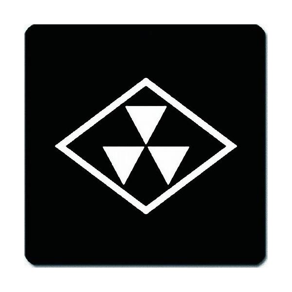 ・耐水性のある艶消しタイプの家紋シールです・かばん、車など平面な部分にご自由に貼れます・海外へのお土産などに最適です・本体サイズ：15cmｘ15cm・材質：塩ビ艶消しラミネート・こちらの商品は全国送料無料で発送いたします・日本郵便のクリック...