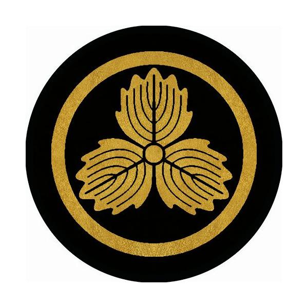 ・耐水性のある艶消しタイプの家紋シールです・かばん、車など平面な部分にご自由に貼れます・海外へのお土産などに最適です・本体サイズ：直径15cm・材質：塩ビ艶消しラミネート・こちらの商品は全国送料無料で発送いたします・日本郵便のクリックポスト...