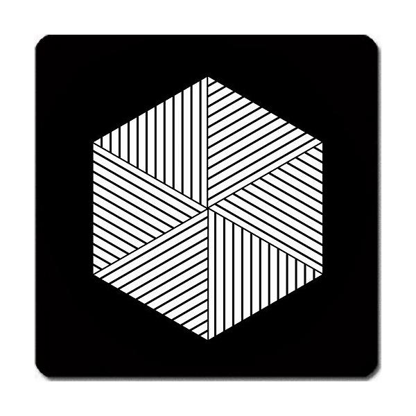 ・耐水性のある艶消しタイプの家紋シールです・建物・玄関・車など平面な部分に使用できます・海外へのお土産などに最適です・本体サイズ：24cmｘ24cm・材質：塩ビ艶消しラミネート・こちらの商品は全国送料無料で発送いたします・日本郵便のクリック...