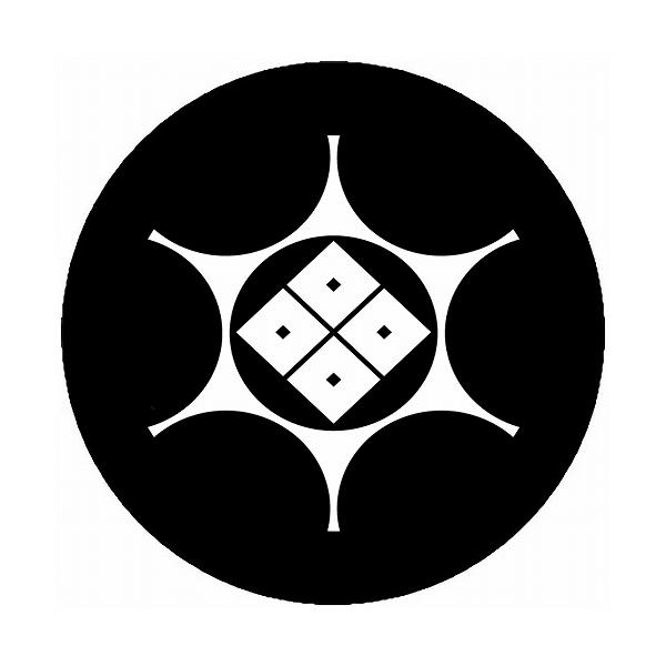 ・耐水性のある艶消しタイプの家紋シールです・建物・玄関・車など平面な部分に使用できます・海外へのお土産などに最適です・本体サイズ：直径24cm・材質：塩ビ艶消しラミネート・こちらの商品は全国送料無料で発送いたします・日本郵便のクリックポスト...