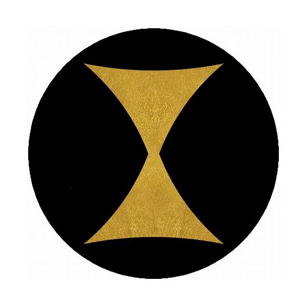 ・耐水性のある艶消しタイプの家紋シールです・建物・玄関・車など平面な部分に使用できます・海外へのお土産などに最適です・本体サイズ：直径24cm・材質：塩ビ艶消しラミネート・こちらの商品は全国送料無料で発送いたします・日本郵便のクリックポスト...