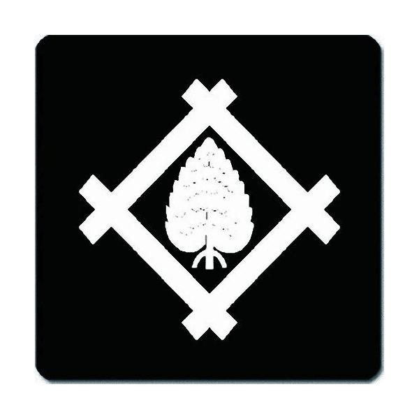 ・耐水性のある艶消しタイプの家紋シールです・携帯、スマホ、アイコスなどにちょうどいい大きさです・海外へのお土産などに最適です・本体サイズ：3cmｘ3cm・材質：塩ビ艶消しラミネート・こちらの商品は全国送料無料で発送いたします・日本郵便のクリ...