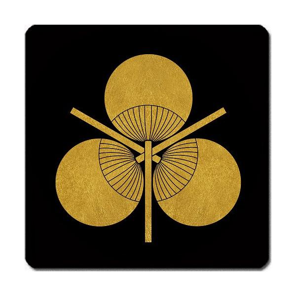 ・耐水性のある艶消しタイプの家紋シールです・携帯、スマホ、アイコスなどにちょうどいい大きさです・海外へのお土産などに最適です・本体サイズ：3cmｘ3cm・材質：塩ビ艶消しラミネート・こちらの商品は全国送料無料で発送いたします・日本郵便のクリ...