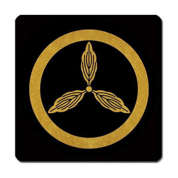 ・耐水性のある艶消しタイプの家紋シールです・携帯、スマホ、アイコスなどにちょうどいい大きさです・海外へのお土産などに最適です・本体サイズ：3cmｘ3cm・材質：塩ビ艶消しラミネート・こちらの商品は全国送料無料で発送いたします・日本郵便のクリ...