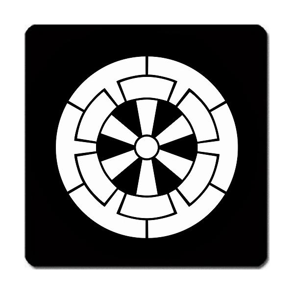 ・耐水性のある艶消しタイプの家紋シールです・携帯、スマホ、アイコスなどにちょうどいい大きさです・海外へのお土産などに最適です・本体サイズ：3cmｘ3cm・材質：塩ビ艶消しラミネート・こちらの商品は全国送料無料で発送いたします・日本郵便のクリ...