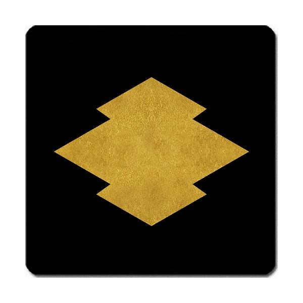 ・耐水性のある艶消しタイプの家紋シールです・携帯、スマホ、アイコスなどにちょうどいい大きさです・海外へのお土産などに最適です・本体サイズ：3cmｘ3cm・材質：塩ビ艶消しラミネート・こちらの商品は全国送料無料で発送いたします・日本郵便のクリ...