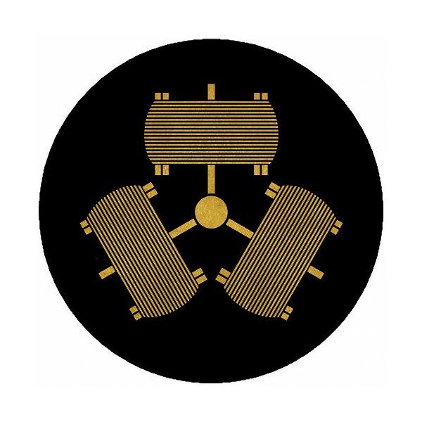 ・耐水性のある艶消しタイプの家紋シールです・携帯・スマホ・アイコス・かばんなど平面な部分に使用できます・海外へのお土産などに最適です・本体サイズ：直径3cm・材質：塩ビ艶消しラミネート・こちらの商品は全国送料無料で発送いたします・日本郵便の...