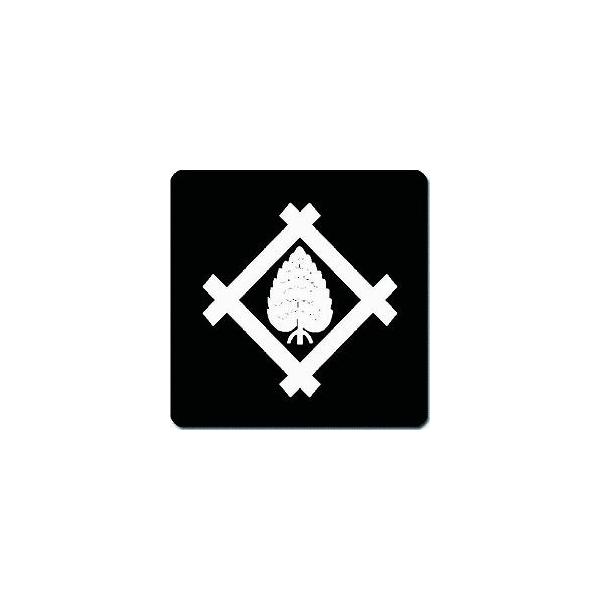 ・耐水性のある艶消しタイプの家紋シールです・携帯、スマホ、アイコスなどにちょうどいい大きさです・海外へのお土産などに最適です・本体サイズ：4cmｘ4cm・材質：塩ビ艶消しラミネート・こちらの商品は全国送料無料で発送いたします・日本郵便のクリ...