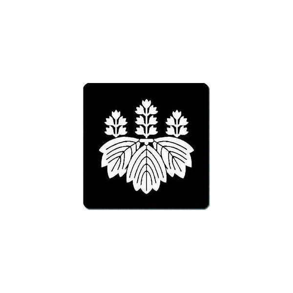 ・耐水性のある艶消しタイプの家紋シールです・携帯、スマホ、アイコスなどにちょうどいい大きさです・海外へのお土産などに最適です・本体サイズ：4cmｘ4cm・材質：塩ビ艶消しラミネート・こちらの商品は全国送料無料で発送いたします・日本郵便のクリ...