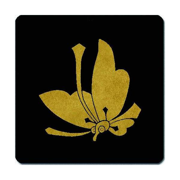 ・耐水性のある艶消しタイプの家紋シールです・携帯、スマホ、アイコスなどにちょうどいい大きさです・海外へのお土産などに最適です・本体サイズ：6cmｘ6cm・材質：塩ビ艶消しラミネート・こちらの商品は全国送料無料で発送いたします・日本郵便のクリ...