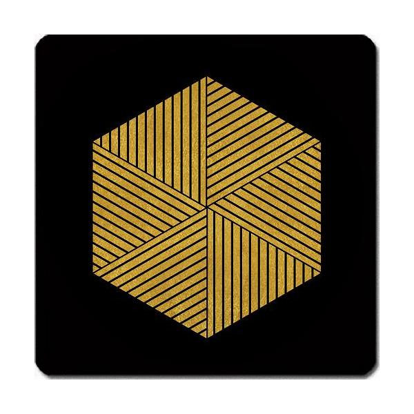 ・耐水性のある艶消しタイプの家紋シールです・携帯、スマホ、アイコスなどにちょうどいい大きさです・海外へのお土産などに最適です・本体サイズ：6cmｘ6cm・材質：塩ビ艶消しラミネート・こちらの商品は全国送料無料で発送いたします・日本郵便のクリ...