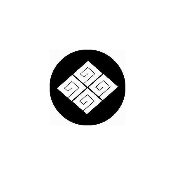 ・日本郵便のクリックポストでの発送となり3日〜4日程でお届けの予定です。・着物用のシールタイプの貼り付け家紋です。。・裏の台紙をはがし、軽く押さえるだけで簡単に貼り付けられます。・ただし使用後長い間貼り付けたままにされますと、剥がす時にお着...